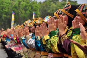 Ragam Gerak Tari : Pengertian, Gerak, Unsur, jenis, dan Bentuk (Lengkap ...