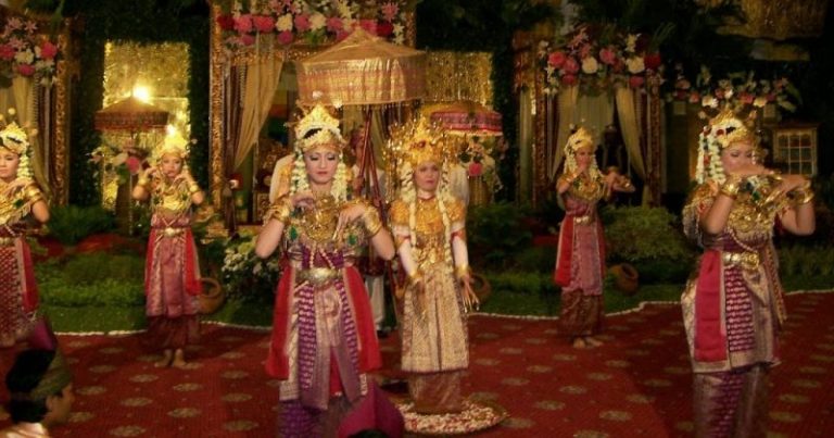 Tari Tanggai: Pengertian, Sejarah, Keunikan, Gerakan dan Fungsinya ...
