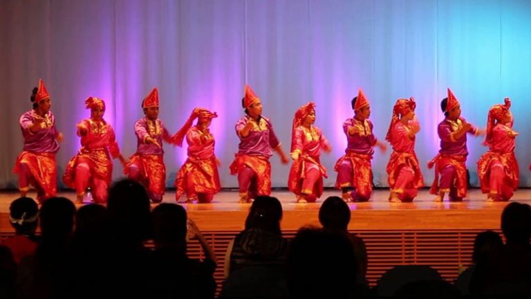 Tari Indang: Penjelasan, Sejarah, Keunikan, Pola Lantai, dan Gambarnya ...