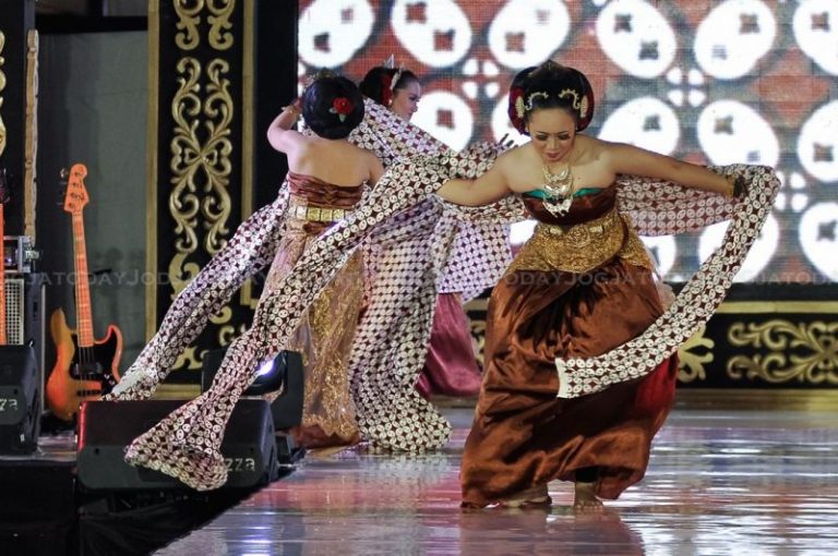 Tari Serimpi: Penjelasan, Sejarah, Gerakan, Makna, dan Fungsinya – Zona ...