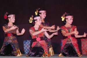 Tari Tor Tor: Pengertian, Sejarah, Keunikan, Gerakan, dan Jenis Tariannya – Zona Ilmu